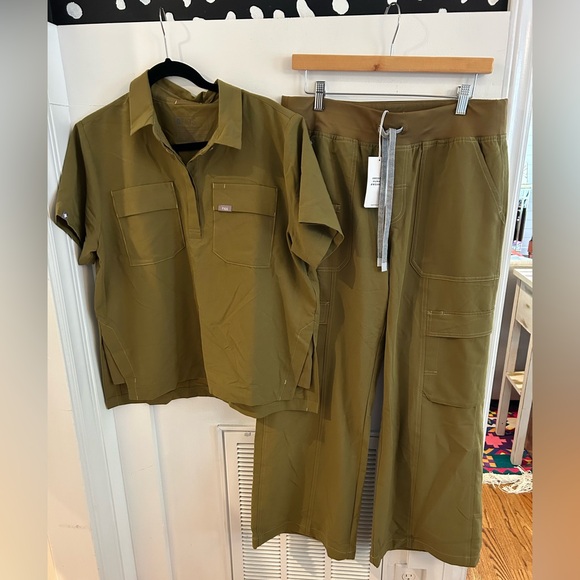 Figs | Pants & Jumpsuits | Figs Green Scrubs Set Wide Leg Cargo Pants ...